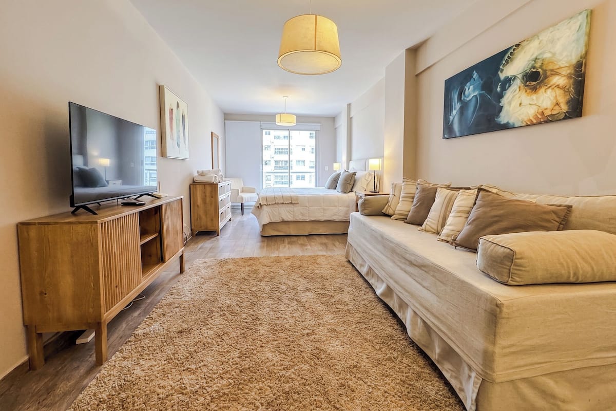 Estúdio sênior (103) | Quartos à prova de som, Wi-Fi de cortesia, roupa de cama