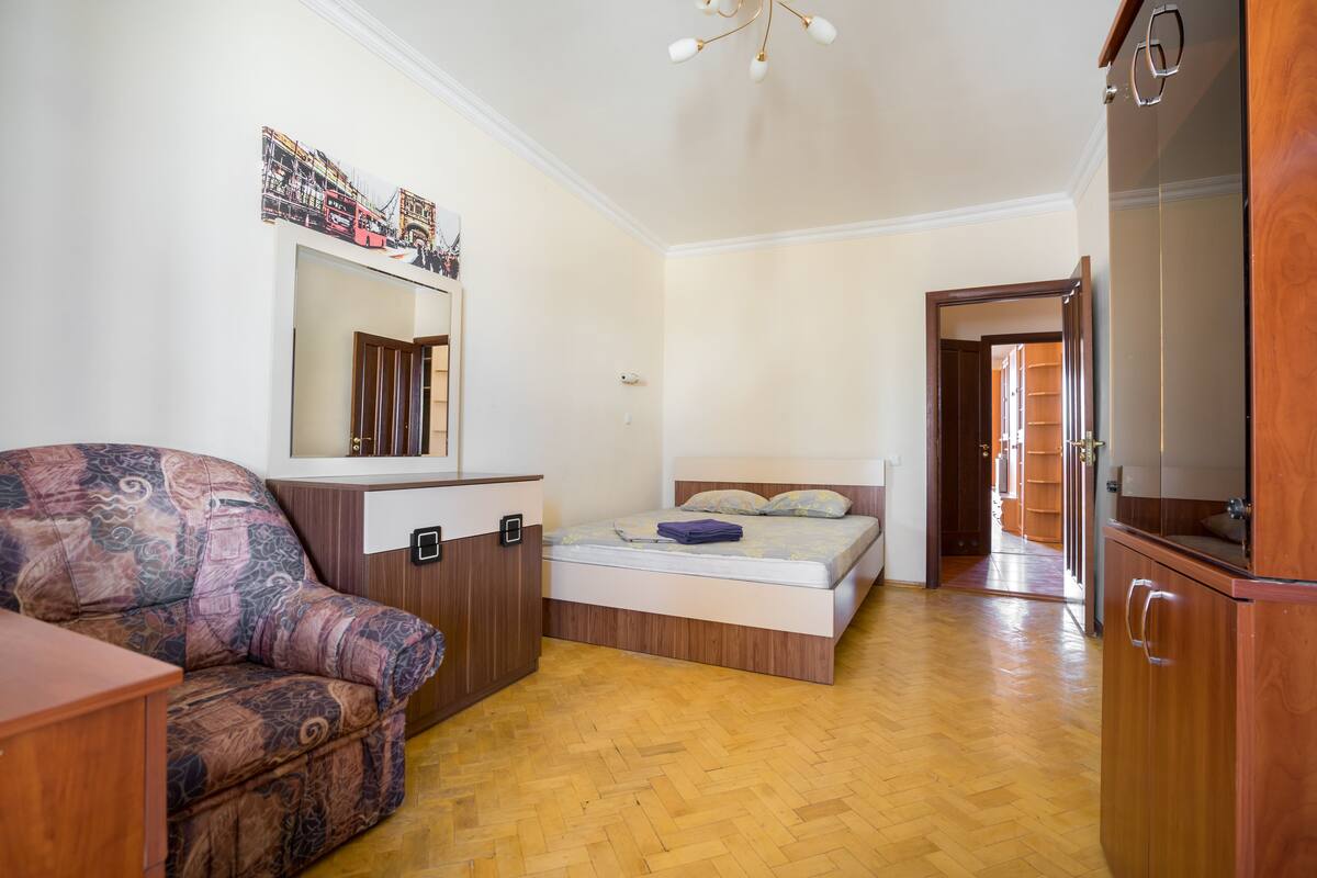 Apartamento, 3 quartos (Bolshaya Vasilkovskaya 80) | Ferros/tábuas de passar roupa, Wi-Fi de cortesia, roupa de cama
