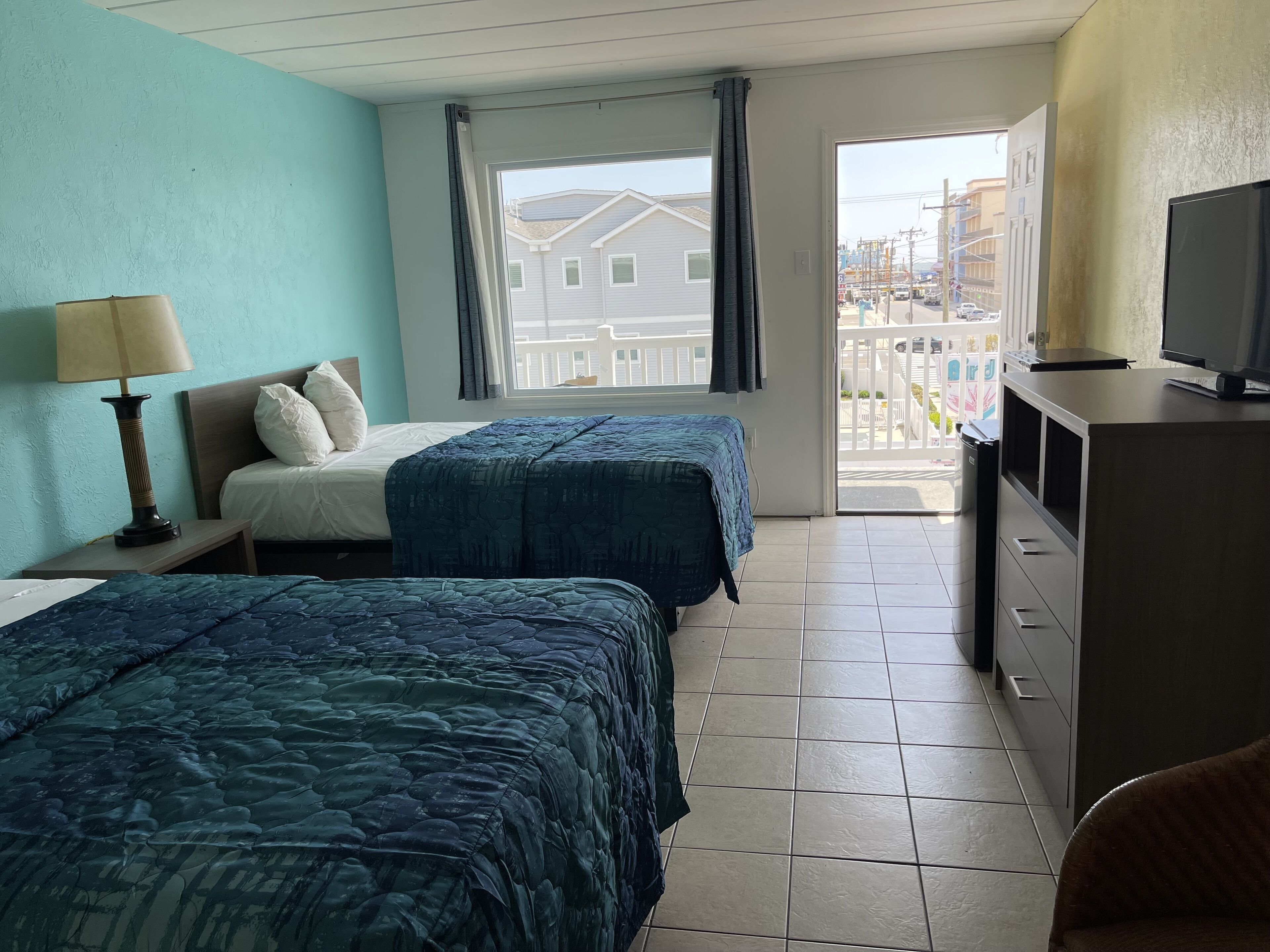 Quarto standard, 2 camas de casal | Wi-Fi de cortesia