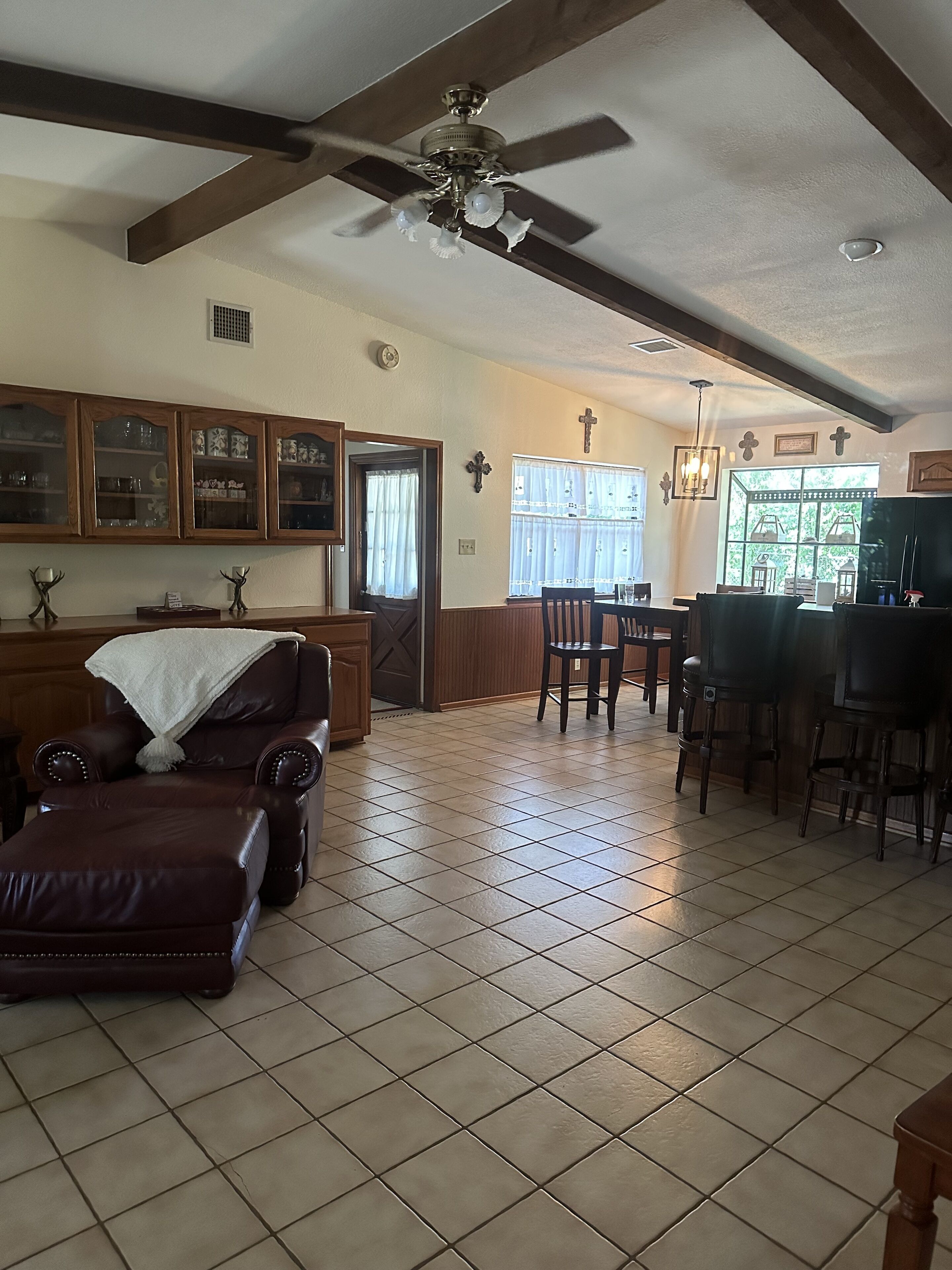 The House Is In The Middle Of Town, Next To Heb With An Amazing Backyard. - Boerne, TX