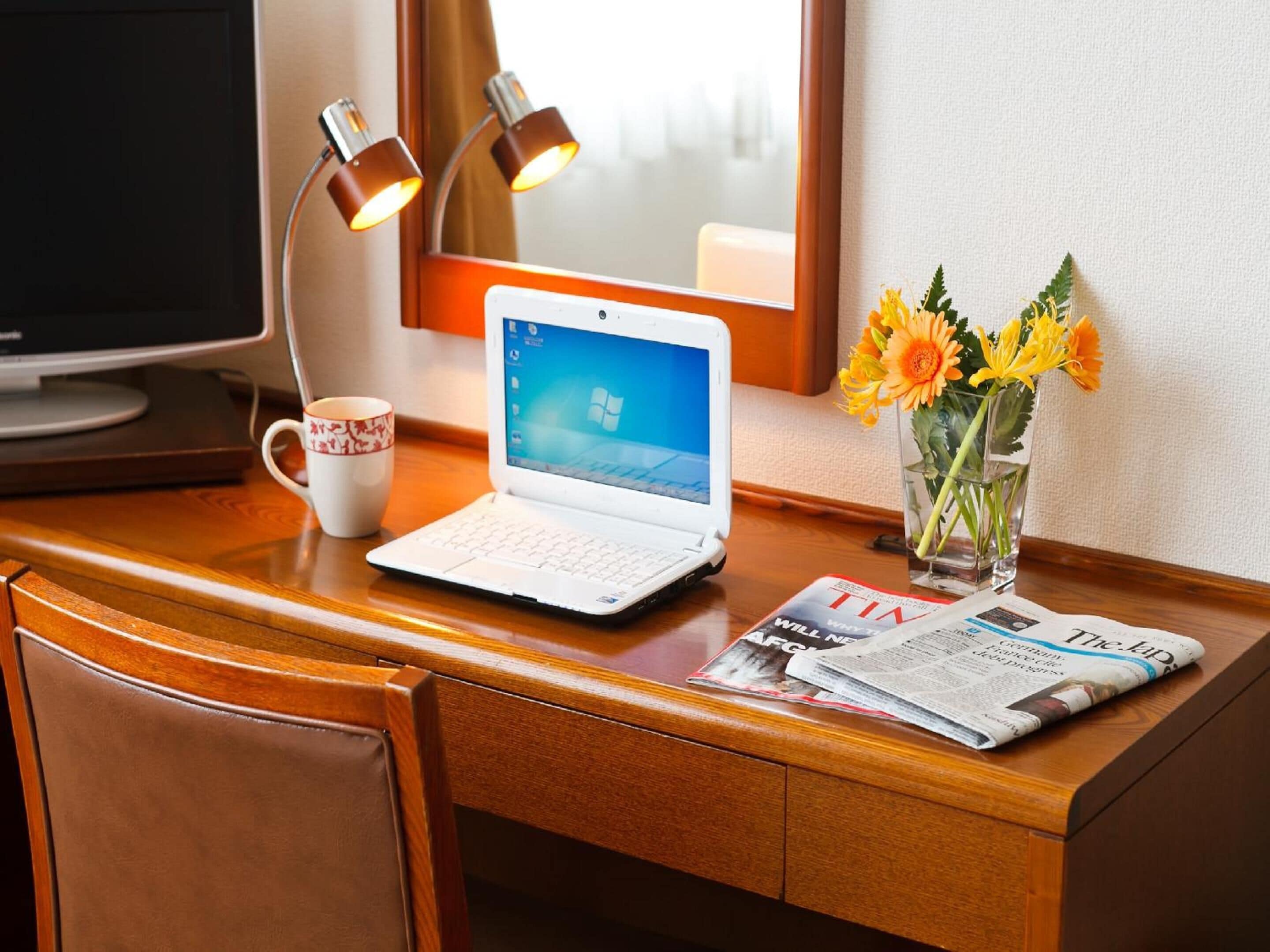 Edredões de penas, secretária, cortinas/cortinados opacos, Wi-fi grátis 