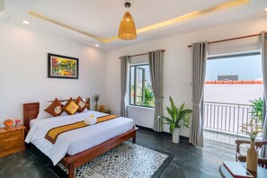 Quarto (Basil ) | Minibar, secretária, cortinas/cortinados opacos, ferro/tábua de engomar