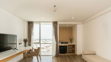 One Bedroom Suite | Sala | Televisor de ecrã plano de 32 polegadas com canais por cabo, televisor