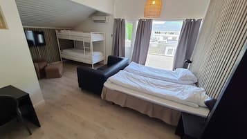 Quarto família | Cortinas blackout, quartos à prova de som, ferros/tábuas de passar roupa