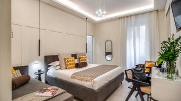 Quarto casal luxo | Roupas de cama premium, frigobar, cofres nos quartos, escrivaninha