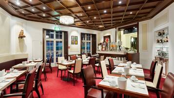 Pequeno-almoço tipo buffet diário (30 CHF por pessoa)