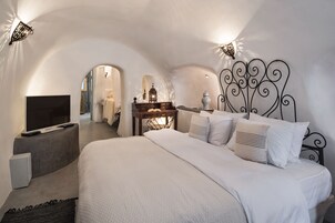 Premium Villa, 2 Bedrooms, Patio with Hot Tub | 2 quartos, roupa de alta qualidade, cofre no quarto 