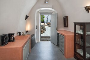 Premium Villa, 2 Bedrooms, Patio with Hot Tub | 2 quartos, roupa de alta qualidade, cofre no quarto 