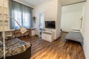 Quarto quádruplo família | Wi-Fi de cortesia, roupa de cama