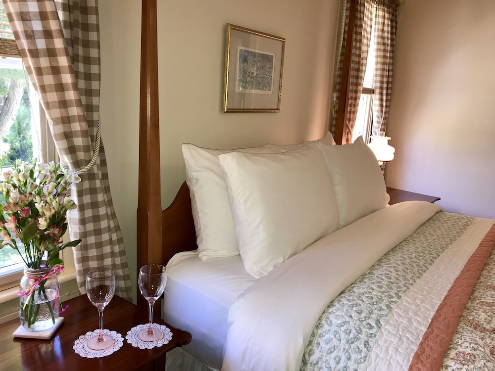Spring Hill Inn - Connecticut