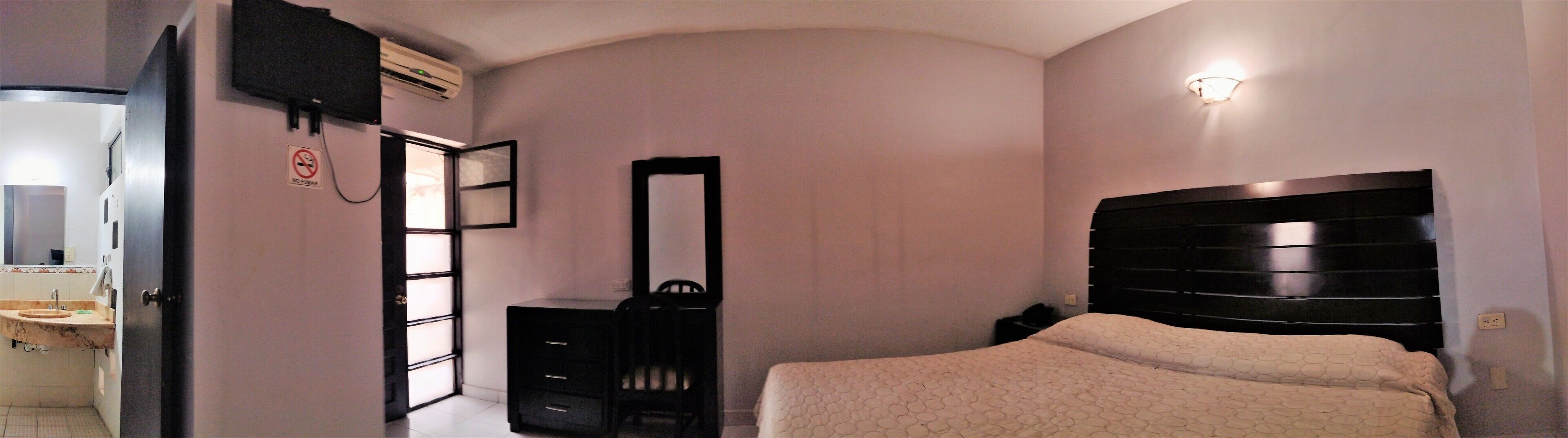 Cofre no quarto, secretária, Wi-fi grátis, roupa de cama fornecida 
