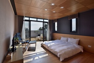 Quarto Quádruplo Familiar | Minibar, secretária, quartos insonorizados, Wi-fi grátis