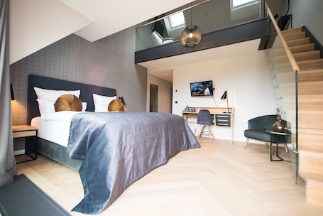 Roupas de cama premium, edredons de pluma, cofres nos quartos. Gut Kump