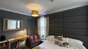 Quarto, 1 cama King | Roupas de cama antialérgicas, escrivaninha, cortinas blackout