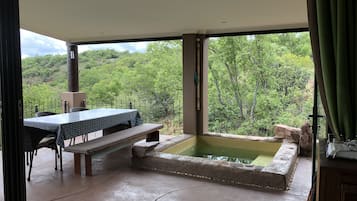 Suite Executiva, vista para o jardim | Secretária, Wi-fi grátis, roupa de cama fornecida