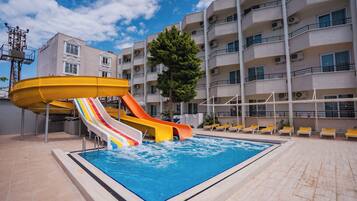 2 piscinas exteriores, espreguiçadeiras