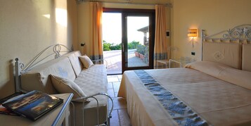 Quarto Triplo | Minibar, cofre no quarto, secretária, berços/camas para crianças 