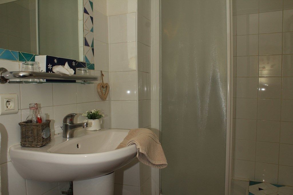 Quarto casal (Sine) | Banheiro | Chuveiro, produtos de toalete grátis, secador de cabelo 