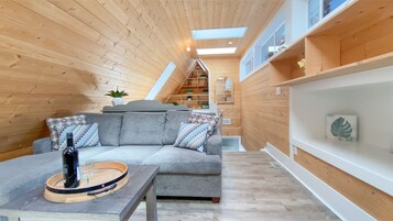 Suíte executiva, banheiro privativo | Área de estar | TV, dock para iPod