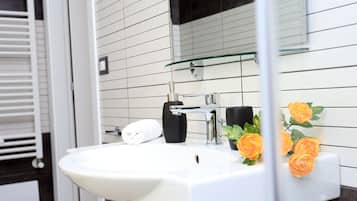 Quarto Duplo Standard | Lavatório na casa de banho