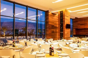 Café da manhã com buffet todos os dias mediante uma taxa