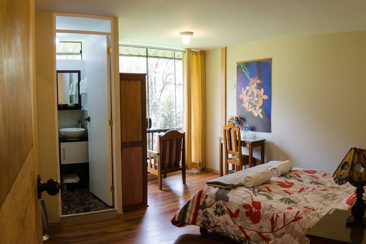 Quarto Duplo ou Twin Panorâmico, vista para o jardim, junto ao jardim | Secretária, Wi-fi grátis, com decoração personalizada 