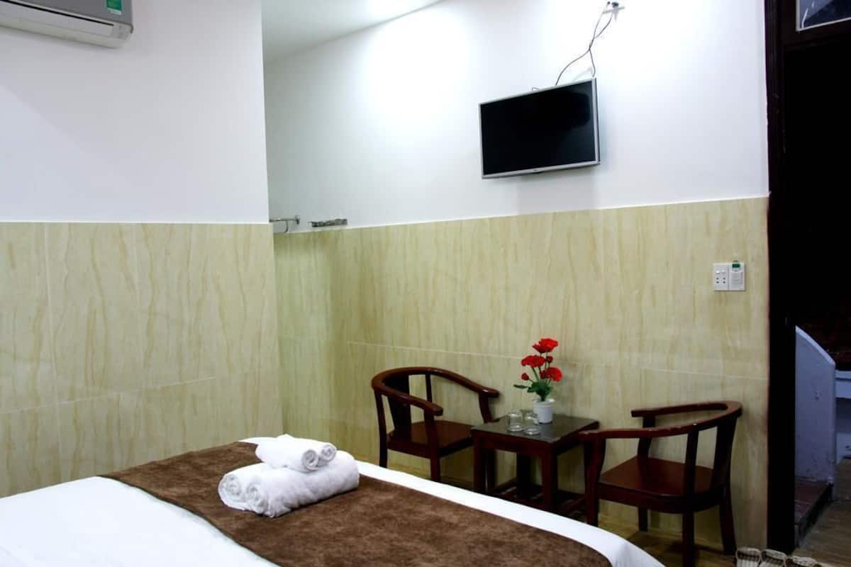 Secretária, Wi-fi grátis, roupa de cama fornecida