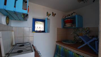 Estúdio | Cozinha americana privada | Geladeira, cooktop, talheres/pratos/utensílios de cozinha