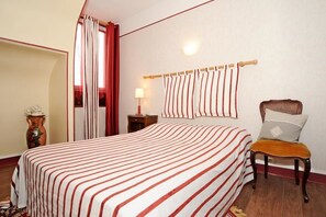 Quarto casal | Roupas de cama premium, individualmente decorados, escrivaninha