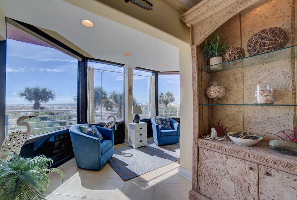 Gulf View Condo With Easy Access To Gulf, Sound And Pool. - Pensacola Beach, FL