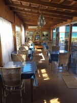 Café da manhã com buffet grátis todos os dias