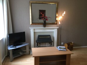 Apartamento | Sala de estar | TV de ecrã plano, leitor de DVD 