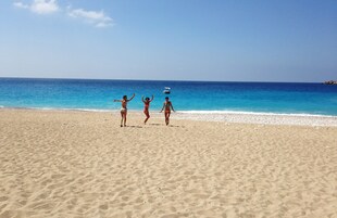 Perto da praia, 2 bares na praia 