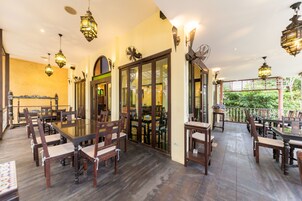 Serviço de café da manhã, culinária americana, vistas para a piscina 