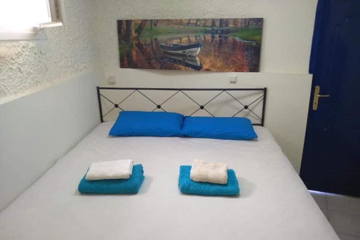 Apartamento, varanda coberta | 1 quarto, Wi-Fi de cortesia, roupa de cama