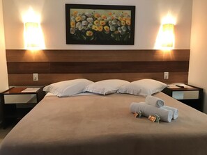 Minibar, cortinas/cortinados opacos, ferro/tábua de engomar 