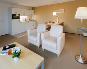 Apartamento, 1 quarto | Área de estar | TV de tela plana