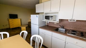 Quarto clássico, para não fumantes | Cozinha americana privada | Geladeira, micro-ondas