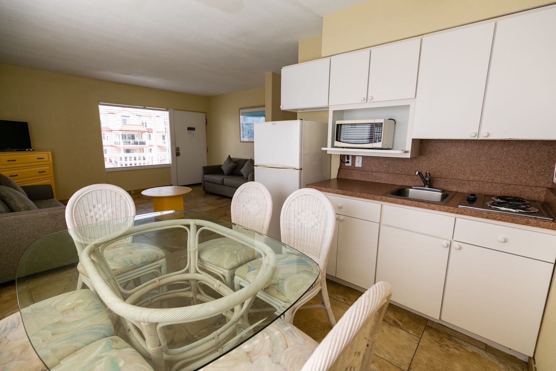 Suíte conforto, para não fumantes, vista para a piscina | Cozinha americana privada | Geladeira, micro-ondas