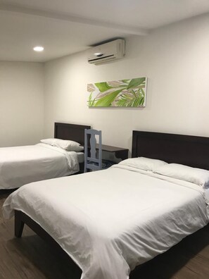 Secretária, Wi-fi grátis, roupa de cama fornecida 