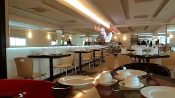 Pequeno-almoço tipo buffet diário (15 MYR por pessoa)