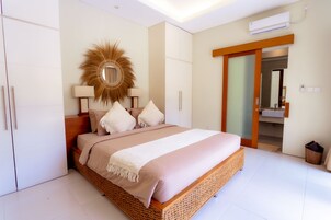 1 quarto, cofre no quarto, secretária, quartos insonorizados
