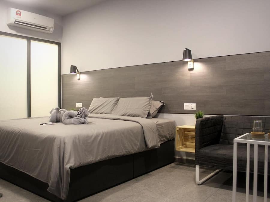 Secretária, ferro/tábua de engomar, Wi-fi grátis