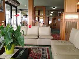 Área de estar no saguão