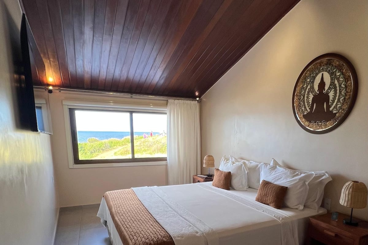Apartamento Comfort, casa de banho anexa, vista para o mar (Flat Dois Irmãos) | Roupa de alta qualidade, cortinas/cortinados opacos, Wi-fi grátis