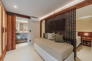 Quarto Triplo, casa de banho privativa (Azul do Atlantico) | Roupa de alta qualidade, cortinas/cortinados opacos, Wi-fi grátis 