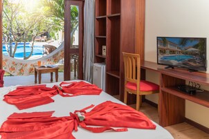 Suíte luxo, banheira de imersão, no jardim | 1 quarto, frigobar, cofres nos quartos, escrivaninha