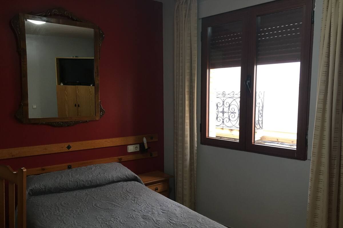 Quarto Individual | Cofre no quarto, secretária, quartos insonorizados, Wi-fi grátis 