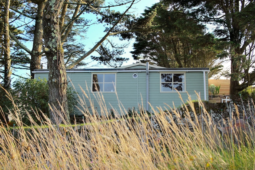Luxury Scandi Cabin On A Hill, With Stunning Views Across Cornwall >Near St Ives - St Ives