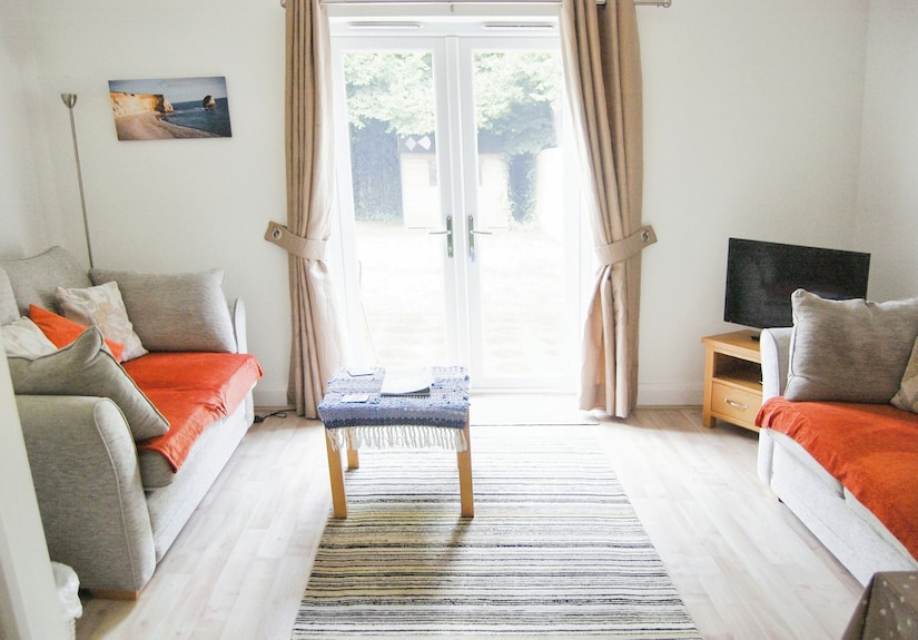 Tennyson Cottage - A House That Sleeps 4 Guests In 2 Bedrooms - 리밍턴